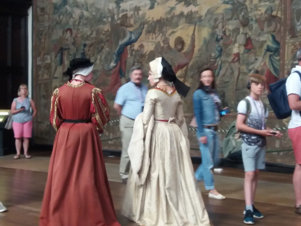 Visiting Hampton Court Palace - Sarah Boxwell Author